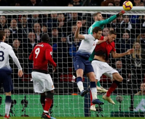 Goalkeeper Communication On Crosses - WORLD CLASS COACHING Training Center